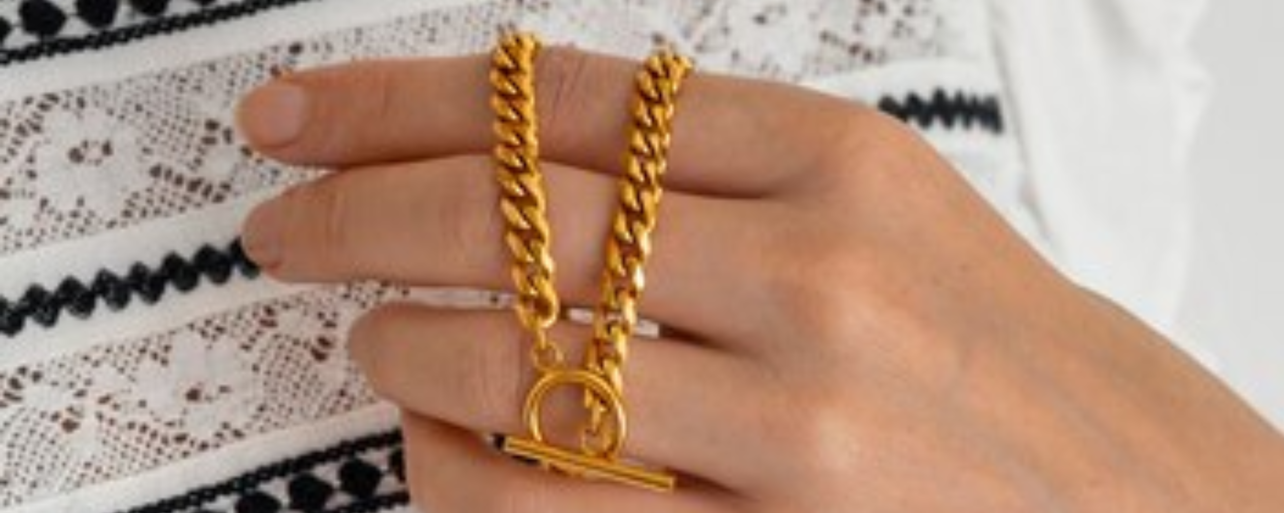 Gold Jewellery Design Trends: What’s Hot Right Now – catchajewel.com
